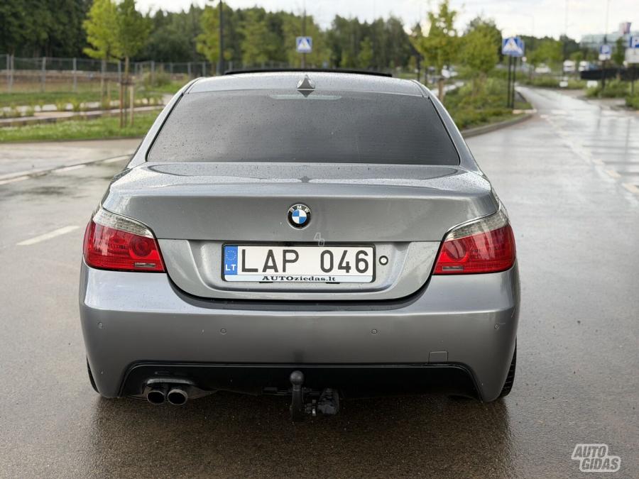 Pelēks BMW 530 2007 Viļņa, ar dzinēja tilpumu 3.00 L un nobraukumu 400 tūkst. km par 5900 €, foto 14 vietnē AUTOMOTO.COM.LV