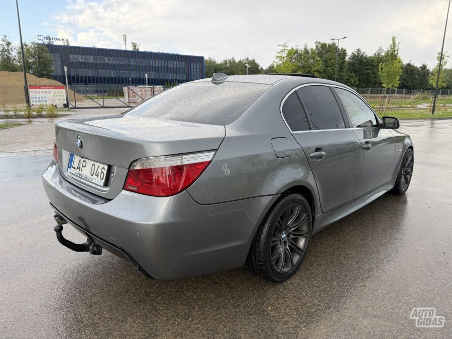 Pelēks BMW 530 2007 Viļņa, ar dzinēja tilpumu 3.00 L un nobraukumu 400 tūkst. km par 5900 €, foto 15 vietnē AUTOMOTO.COM.LV