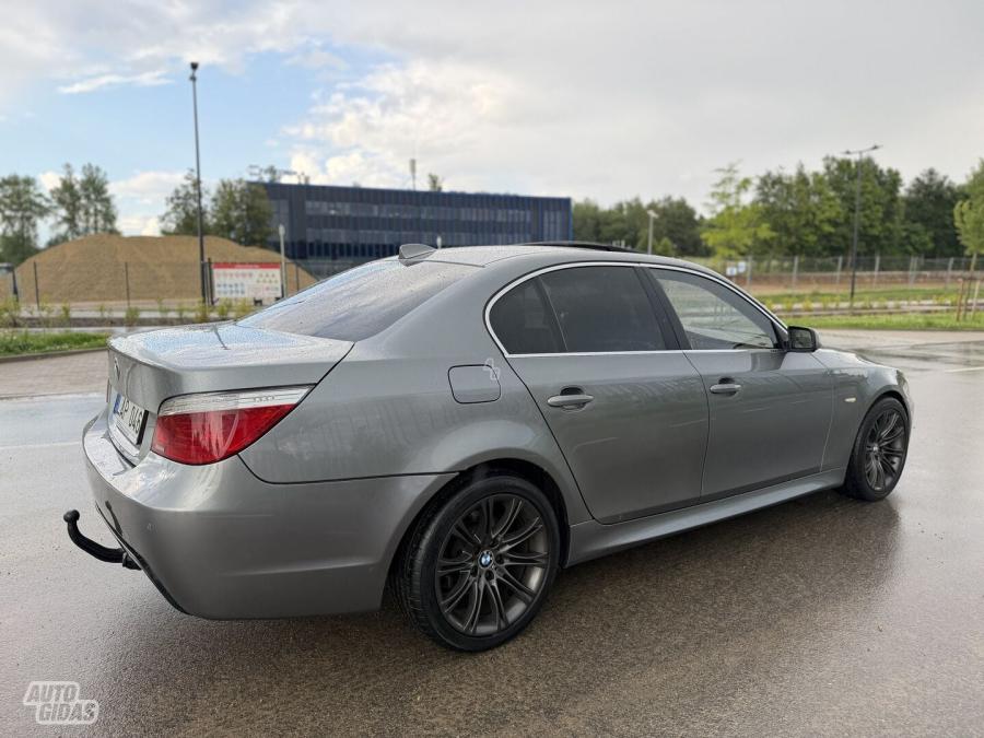 Pelēks BMW 530 2007 Viļņa, ar dzinēja tilpumu 3.00 L un nobraukumu 400 tūkst. km par 5900 €, foto 16 vietnē AUTOMOTO.COM.LV
