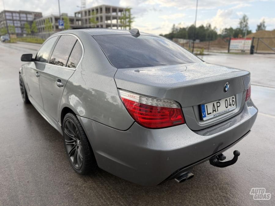 Pelēks BMW 530 2007 Viļņa, ar dzinēja tilpumu 3.00 L un nobraukumu 400 tūkst. km par 5900 €, foto 17 vietnē AUTOMOTO.COM.LV