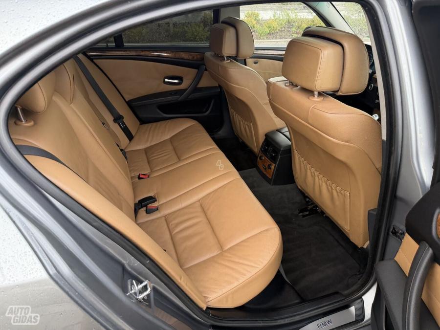 Pelēks BMW 530 2007 Viļņa, ar dzinēja tilpumu 3.00 L un nobraukumu 400 tūkst. km par 5900 €, foto 33 vietnē AUTOMOTO.COM.LV