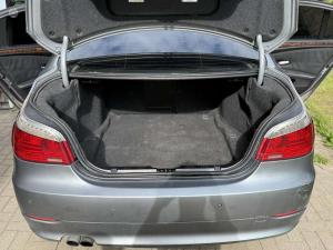 Pelēks BMW 530 2007 Viļņa, ar dzinēja tilpumu 2.99 L un nobraukumu 390 tūkst. km par 4300 €, foto 4 vietnē AUTOMOTO.COM.LV