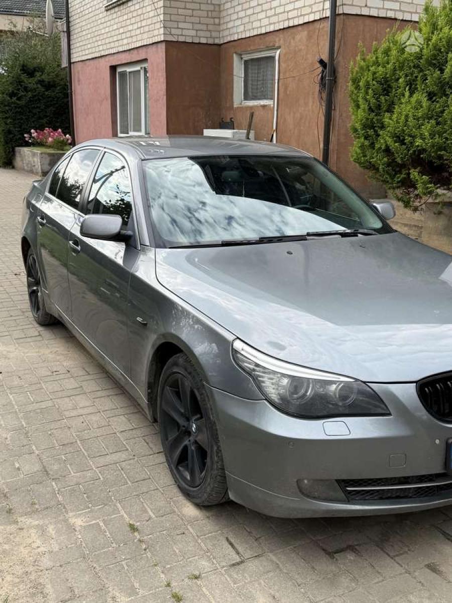 Pelēks BMW 530 2007 Viļņa, ar dzinēja tilpumu 2.99 L un nobraukumu 390 tūkst. km par 4300 €, foto 6 vietnē AUTOMOTO.COM.LV