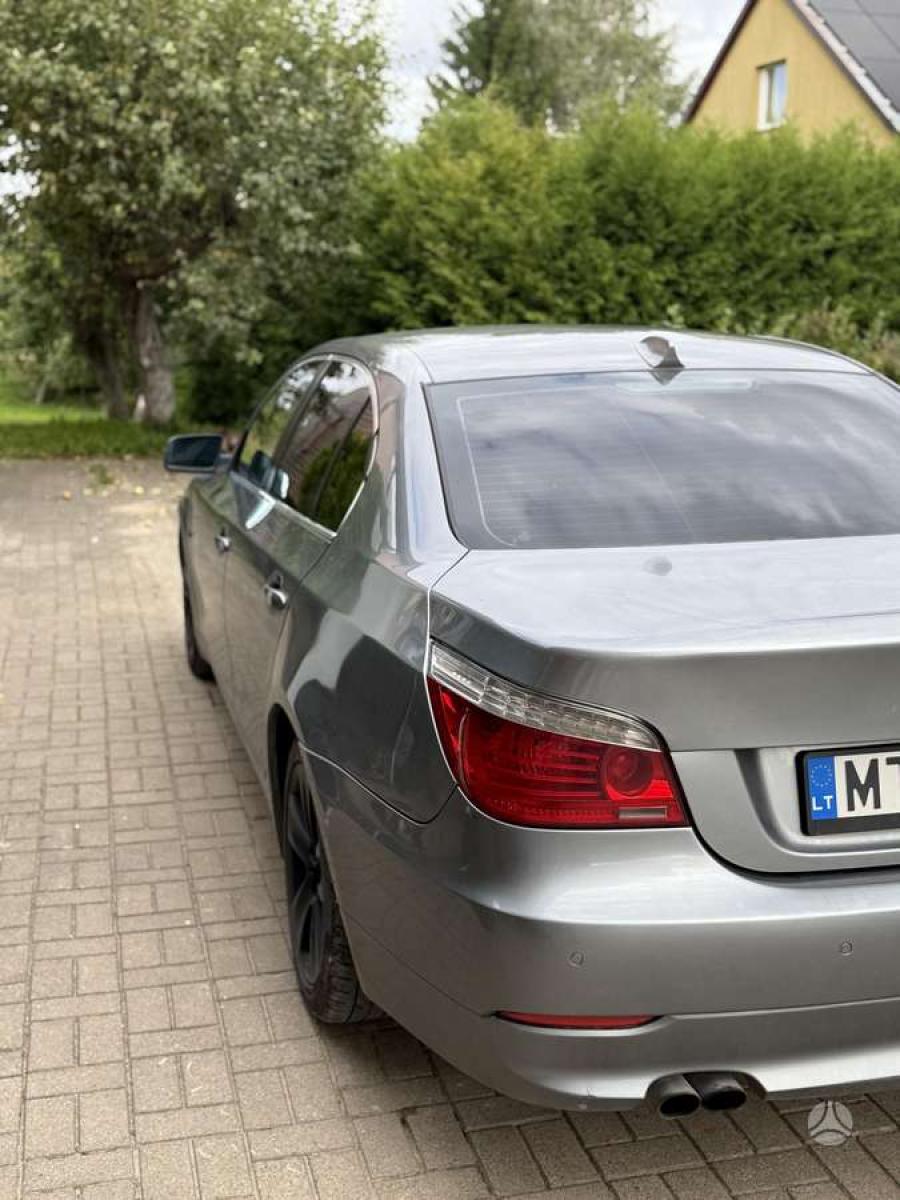 Pelēks BMW 530 2007 Viļņa, ar dzinēja tilpumu 2.99 L un nobraukumu 390 tūkst. km par 4300 €, foto 7 vietnē AUTOMOTO.COM.LV