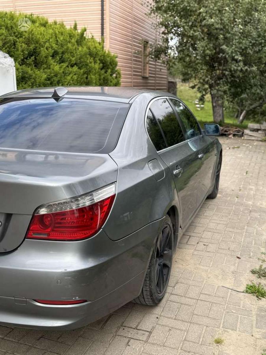 Pelēks BMW 530 2007 Viļņa, ar dzinēja tilpumu 2.99 L un nobraukumu 390 tūkst. km par 4300 €, foto 8 vietnē AUTOMOTO.COM.LV