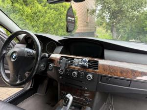 Pelēks BMW 530 2007 Viļņa, ar dzinēja tilpumu 2.99 L un nobraukumu 390 tūkst. km par 4300 €, foto 11 vietnē AUTOMOTO.COM.LV