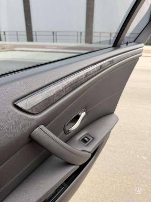 Grey BMW 530 2008 in Vilnius, with an engine capacity of 2.99 L and mileage of 289 thousand km for 4350 €, photo 29 on AUTOMOTO.COM.LV