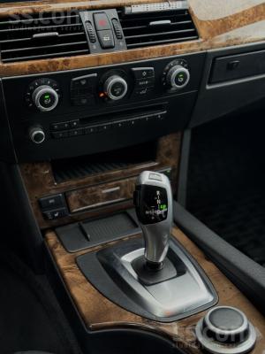 Grey BMW 530 2008 in Riga, with an engine capacity of 3.00 L and mileage of 307 thousand km for 5200 €, photo 10 on AUTOMOTO.COM.LV