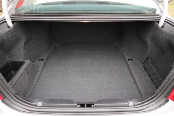 Grey BMW 530 2009 in Riga, with an engine capacity of 3.00 L and mileage of 343 thousand km for 5100 €, photo 8 on AUTOMOTO.COM.LV