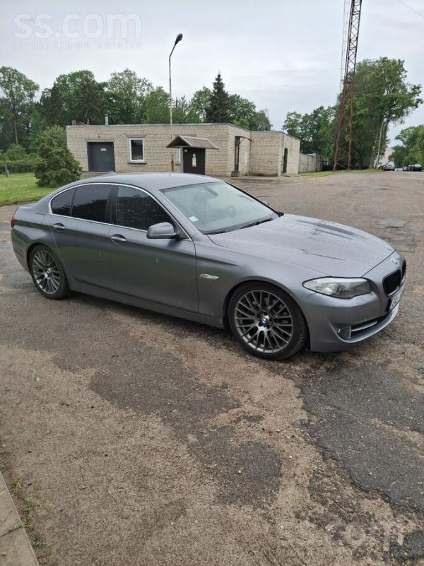 Pelēks BMW 530 2010 Liepāja, ar dzinēja tilpumu 3.00 L un nobraukumu 328 tūkst. km par 9200 €, foto 5 vietnē AUTOMOTO.COM.LV