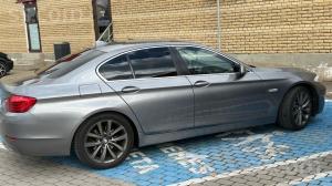 Grey BMW 530 2010 in Daugavpils, with an engine capacity of 3.00 L and mileage of 285 thousand km for 8900 €, photo 11 on AUTOMOTO.COM.LV