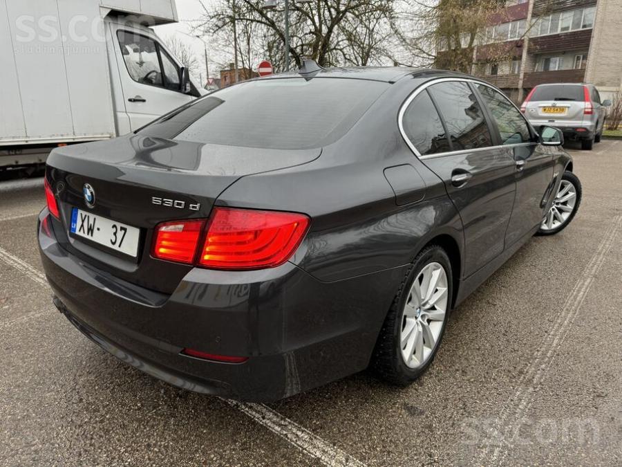 Grey BMW 530 2010 in Daugavpils, with an engine capacity of 3.00 L and mileage of 270 thousand km for 9350 €, photo 4 on AUTOMOTO.COM.LV