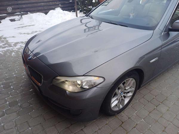 Grey BMW 530 2010 in Siauliai, with an engine capacity of 0.00 L and mileage of 305 thousand km for 6450 €, photo 9 on AUTOMOTO.COM.LV