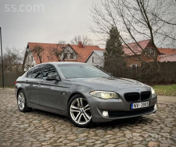 Grey BMW 530 2010 in Jelgava, with an engine capacity of 3.00 L and mileage of 0 thousand km for 9550 €, photo 2 on AUTOMOTO.COM.LV