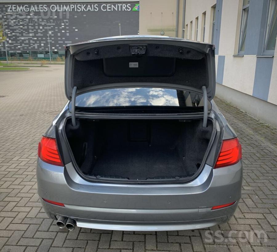 Pelēks BMW 530 2010 Jelgava, ar dzinēja tilpumu 3.00 L un nobraukumu 0 tūkst. km par 9550 €, foto 23 vietnē AUTOMOTO.COM.LV