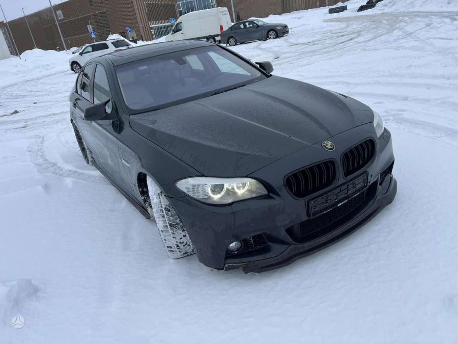 Grey BMW 530 2010 in Gargzdai, with an engine capacity of 3.00 L and mileage of 200 thousand km for 6200 €, photo 4 on AUTOMOTO.COM.LV