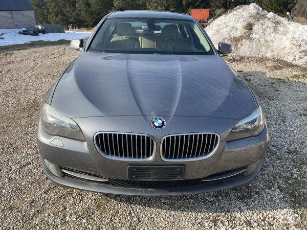 Pelēks BMW 530 2010 Viļņa, ar dzinēja tilpumu 3.00 L un nobraukumu 291 tūkst. km par 4700 €, foto 2 vietnē AUTOMOTO.COM.LV