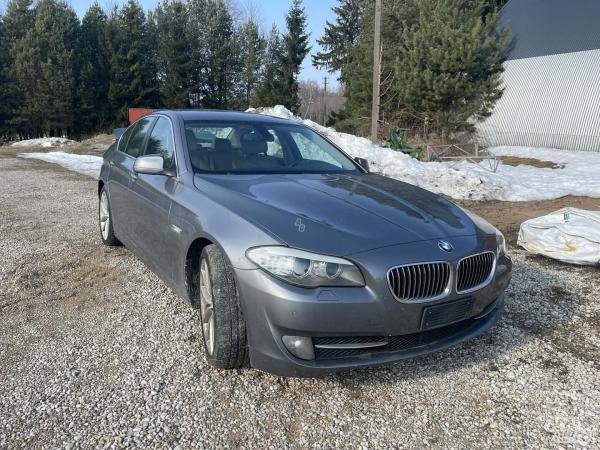 Pelēks BMW 530 2010 Viļņa, ar dzinēja tilpumu 3.00 L un nobraukumu 291 tūkst. km par 4700 €, foto 3 vietnē AUTOMOTO.COM.LV