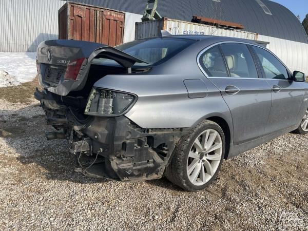Pelēks BMW 530 2010 Viļņa, ar dzinēja tilpumu 3.00 L un nobraukumu 291 tūkst. km par 4700 €, foto 4 vietnē AUTOMOTO.COM.LV