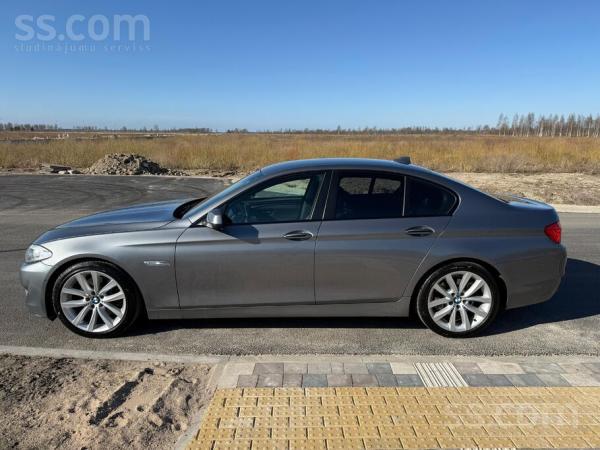 Grey BMW 530 2010 in Jelgava, with an engine capacity of 3.00 L and mileage of 330 thousand km for 8000 €, photo 2 on AUTOMOTO.COM.LV