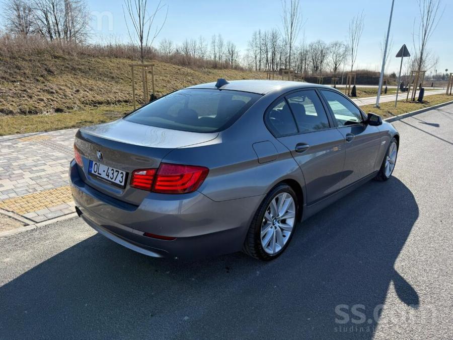 Grey BMW 530 2010 in Jelgava, with an engine capacity of 3.00 L and mileage of 330 thousand km for 8000 €, photo 6 on AUTOMOTO.COM.LV