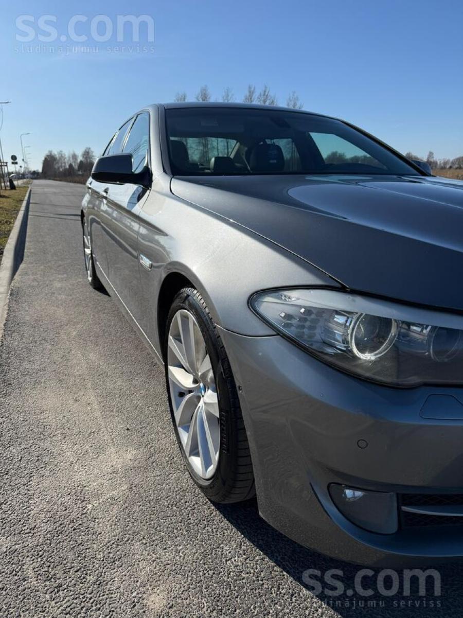 Grey BMW 530 2010 in Jelgava, with an engine capacity of 3.00 L and mileage of 330 thousand km for 8000 €, photo 16 on AUTOMOTO.COM.LV