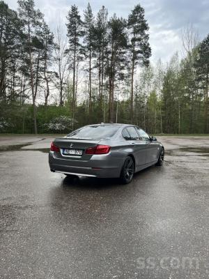 Grey BMW 530 2010 in Riga, with an engine capacity of 3.00 L and mileage of 258 thousand km for 6350 €, photo 4 on AUTOMOTO.COM.LV