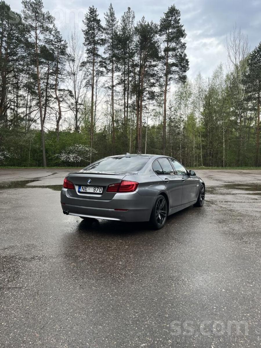 Grey BMW 530 2010 in Riga, with an engine capacity of 3.00 L and mileage of 258 thousand km for 6350 €, photo 4 on AUTOMOTO.COM.LV