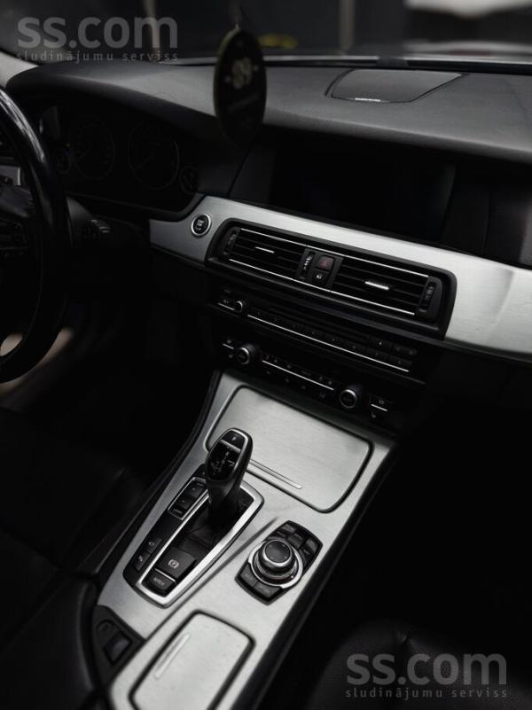 Pelēks BMW 530 2010 Rīga, ar dzinēja tilpumu 3.00 L un nobraukumu 280 tūkst. km par 9300 €, foto 4 vietnē AUTOMOTO.COM.LV