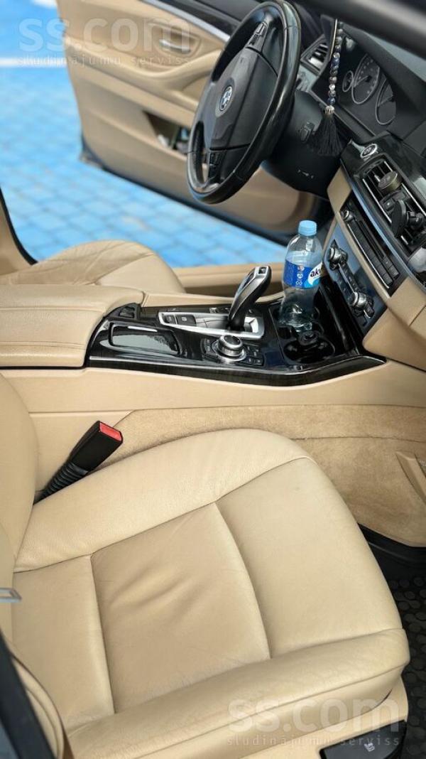 Grey BMW 530 2010 in Daugavpils, with an engine capacity of 3.00 L and mileage of 293 thousand km for 8050 €, photo 7 on AUTOMOTO.COM.LV