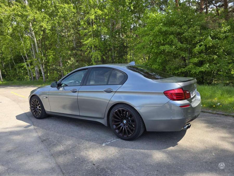 Grey BMW 530 2010 in Klaipeda, with an engine capacity of 2.99 L and mileage of 366 thousand km for 7500 €, photo 8 on AUTOMOTO.COM.LV