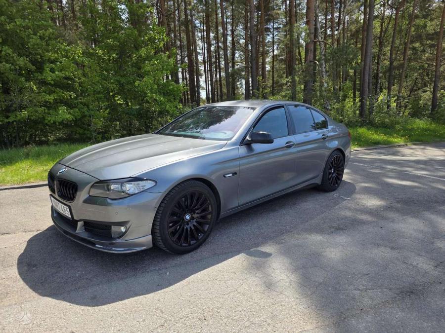Grey BMW 530 2010 in Klaipeda, with an engine capacity of 2.99 L and mileage of 366 thousand km for 7500 €, photo 9 on AUTOMOTO.COM.LV