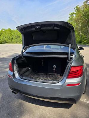 Grey BMW 530 2010 in Klaipeda, with an engine capacity of 2.99 L and mileage of 366 thousand km for 7500 €, photo 10 on AUTOMOTO.COM.LV
