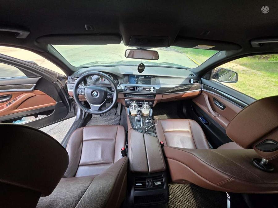 Grey BMW 530 2010 in Klaipeda, with an engine capacity of 2.99 L and mileage of 366 thousand km for 7500 €, photo 12 on AUTOMOTO.COM.LV