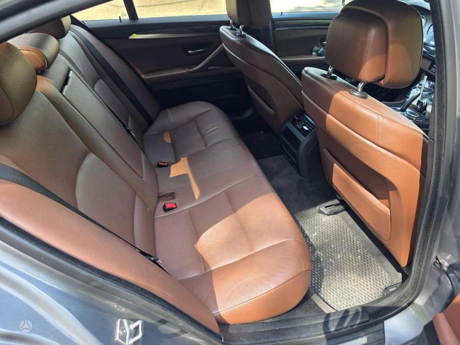 Grey BMW 530 2010 in Klaipeda, with an engine capacity of 2.99 L and mileage of 366 thousand km for 7500 €, photo 13 on AUTOMOTO.COM.LV