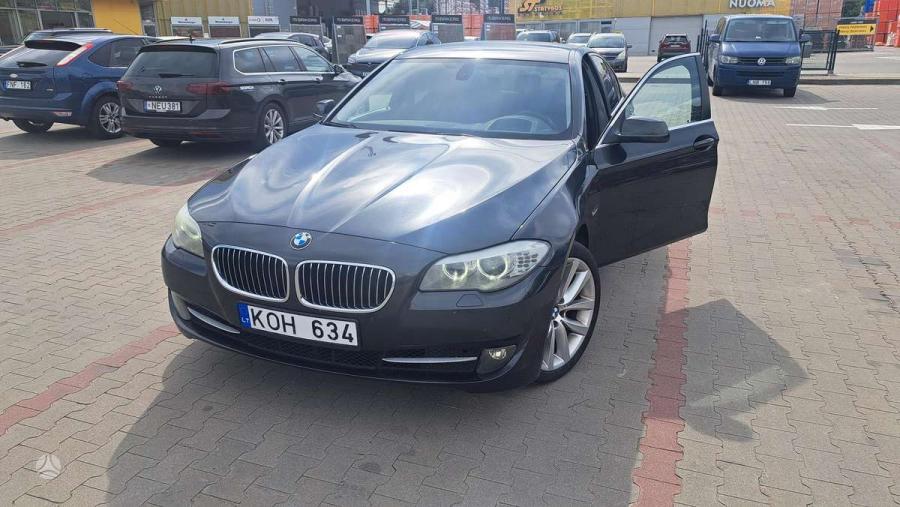 Pelēks BMW 530 2010 Viļņa, ar dzinēja tilpumu 2.99 L un nobraukumu 368 tūkst. km par 7800 €, foto 1 vietnē AUTOMOTO.COM.LV
