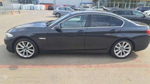 Pelēks BMW 530 2010 Viļņa, ar dzinēja tilpumu 2.99 L un nobraukumu 368 tūkst. km par 7800 €, foto 4 vietnē AUTOMOTO.COM.LV