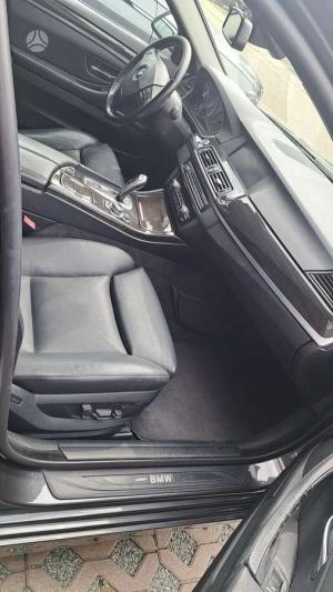Pelēks BMW 530 2010 Viļņa, ar dzinēja tilpumu 2.99 L un nobraukumu 368 tūkst. km par 7800 €, foto 9 vietnē AUTOMOTO.COM.LV