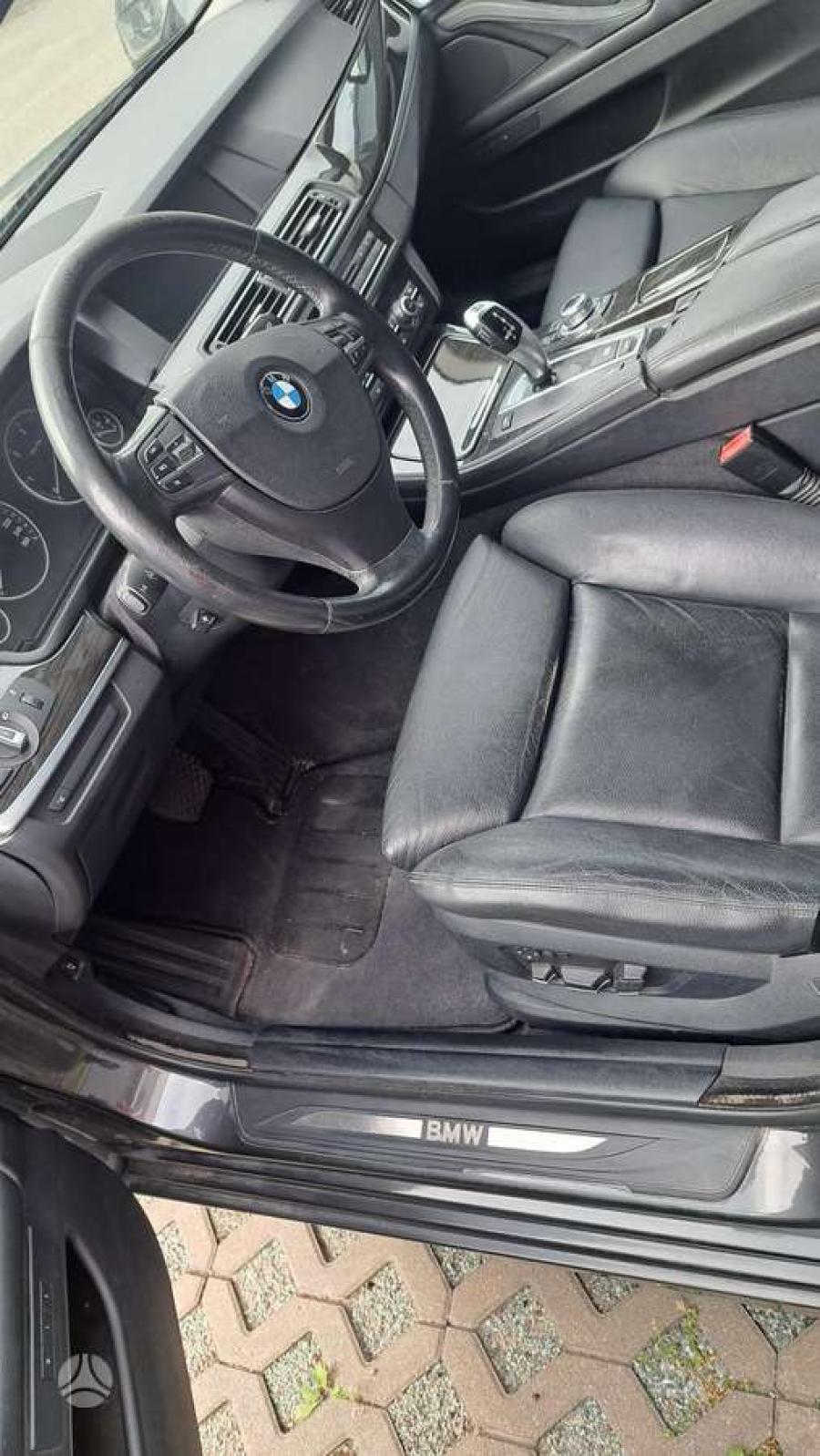 Pelēks BMW 530 2010 Viļņa, ar dzinēja tilpumu 2.99 L un nobraukumu 368 tūkst. km par 7800 €, foto 12 vietnē AUTOMOTO.COM.LV