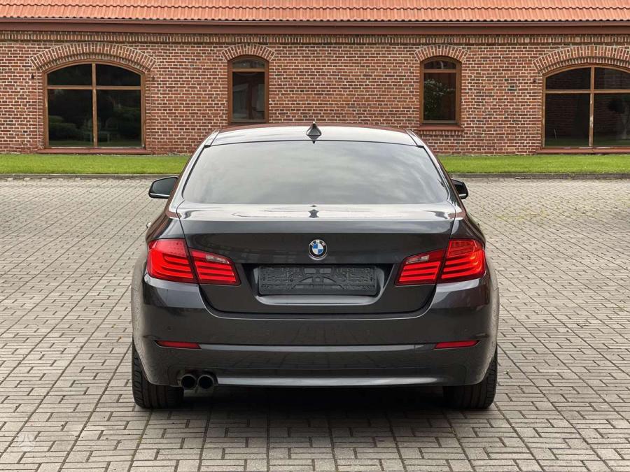 Grey BMW 530 2010 in Kaunas, with an engine capacity of 3.00 L and mileage of 340 thousand km for 8250 €, photo 9 on AUTOMOTO.COM.LV