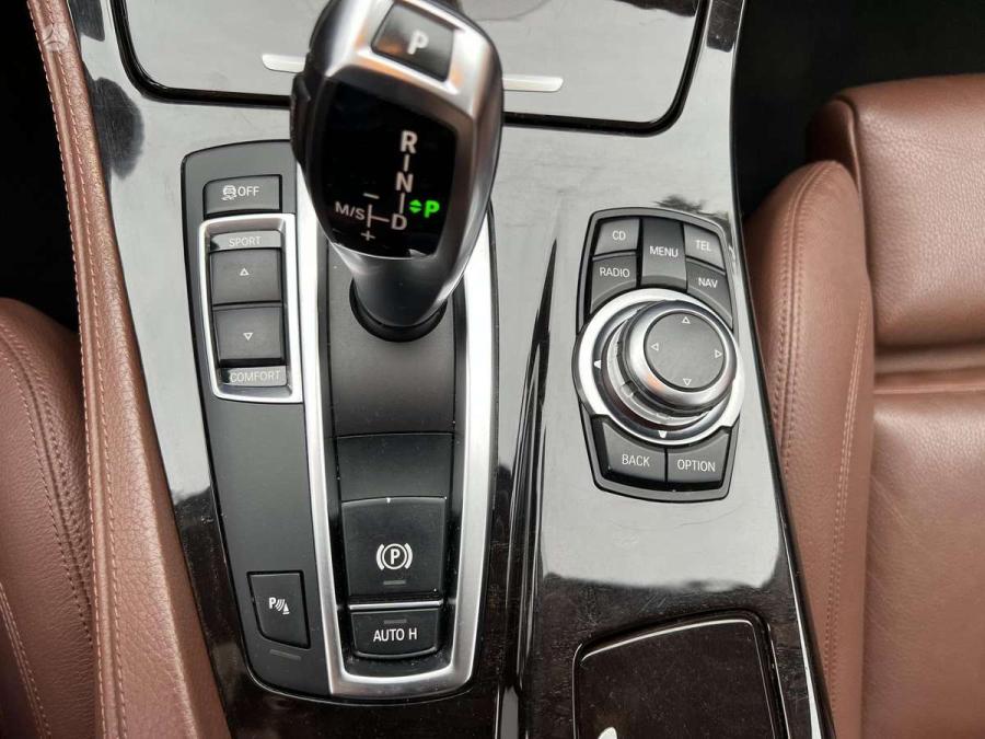 Grey BMW 530 2010 in Kaunas, with an engine capacity of 3.00 L and mileage of 340 thousand km for 8250 €, photo 18 on AUTOMOTO.COM.LV
