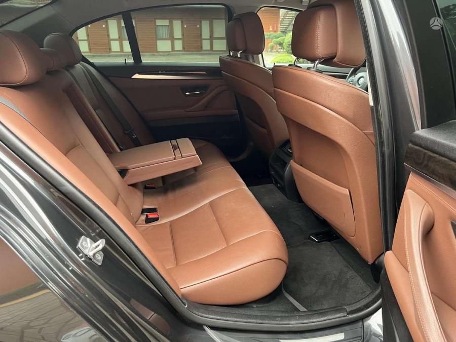 Grey BMW 530 2010 in Kaunas, with an engine capacity of 3.00 L and mileage of 340 thousand km for 8250 €, photo 22 on AUTOMOTO.COM.LV