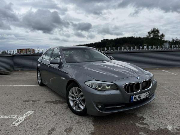 Pelēks BMW 530 2010 Viļņa, ar dzinēja tilpumu 2.99 L un nobraukumu 316 tūkst. km par 6500 €, foto 2 vietnē AUTOMOTO.COM.LV