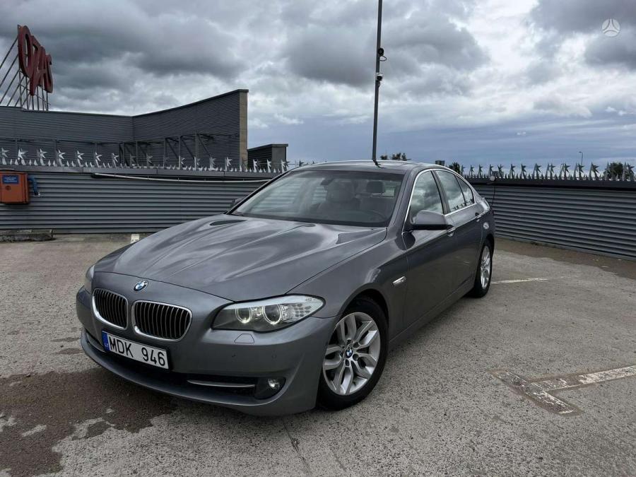 Pelēks BMW 530 2010 Viļņa, ar dzinēja tilpumu 3.00 L un nobraukumu 316 tūkst. km par 6500 €, foto 1 vietnē AUTOMOTO.COM.LV