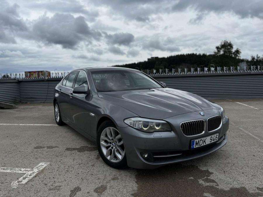 Pelēks BMW 530 2010 Viļņa, ar dzinēja tilpumu 3.00 L un nobraukumu 316 tūkst. km par 6500 €, foto 3 vietnē AUTOMOTO.COM.LV