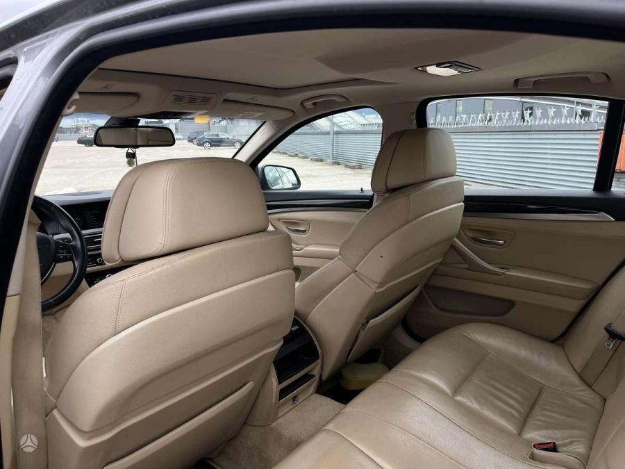 Pelēks BMW 530 2010 Viļņa, ar dzinēja tilpumu 3.00 L un nobraukumu 316 tūkst. km par 6500 €, foto 8 vietnē AUTOMOTO.COM.LV