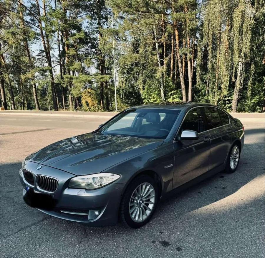 Pelēks BMW 530 2010 Viļņa, ar dzinēja tilpumu 2.99 L un nobraukumu 360 tūkst. km par 6500 €, foto 3 vietnē AUTOMOTO.COM.LV
