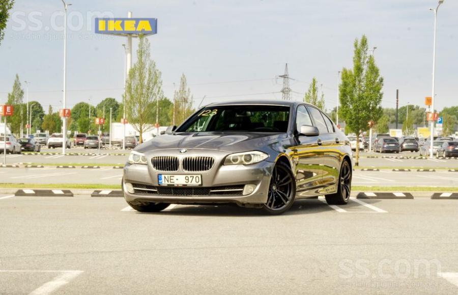 Grey BMW 530 2010 in Riga, with an engine capacity of 3.00 L and mileage of 261 thousand km for 6990 €, photo 1 on AUTOMOTO.COM.LV