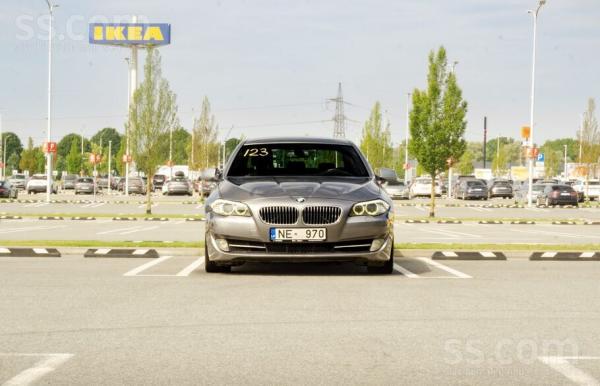 Grey BMW 530 2010 in Riga, with an engine capacity of 3.00 L and mileage of 261 thousand km for 6990 €, photo 3 on AUTOMOTO.COM.LV