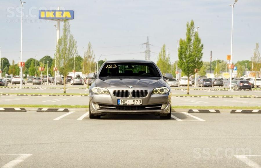 Grey BMW 530 2010 in Riga, with an engine capacity of 3.00 L and mileage of 261 thousand km for 6990 €, photo 4 on AUTOMOTO.COM.LV
